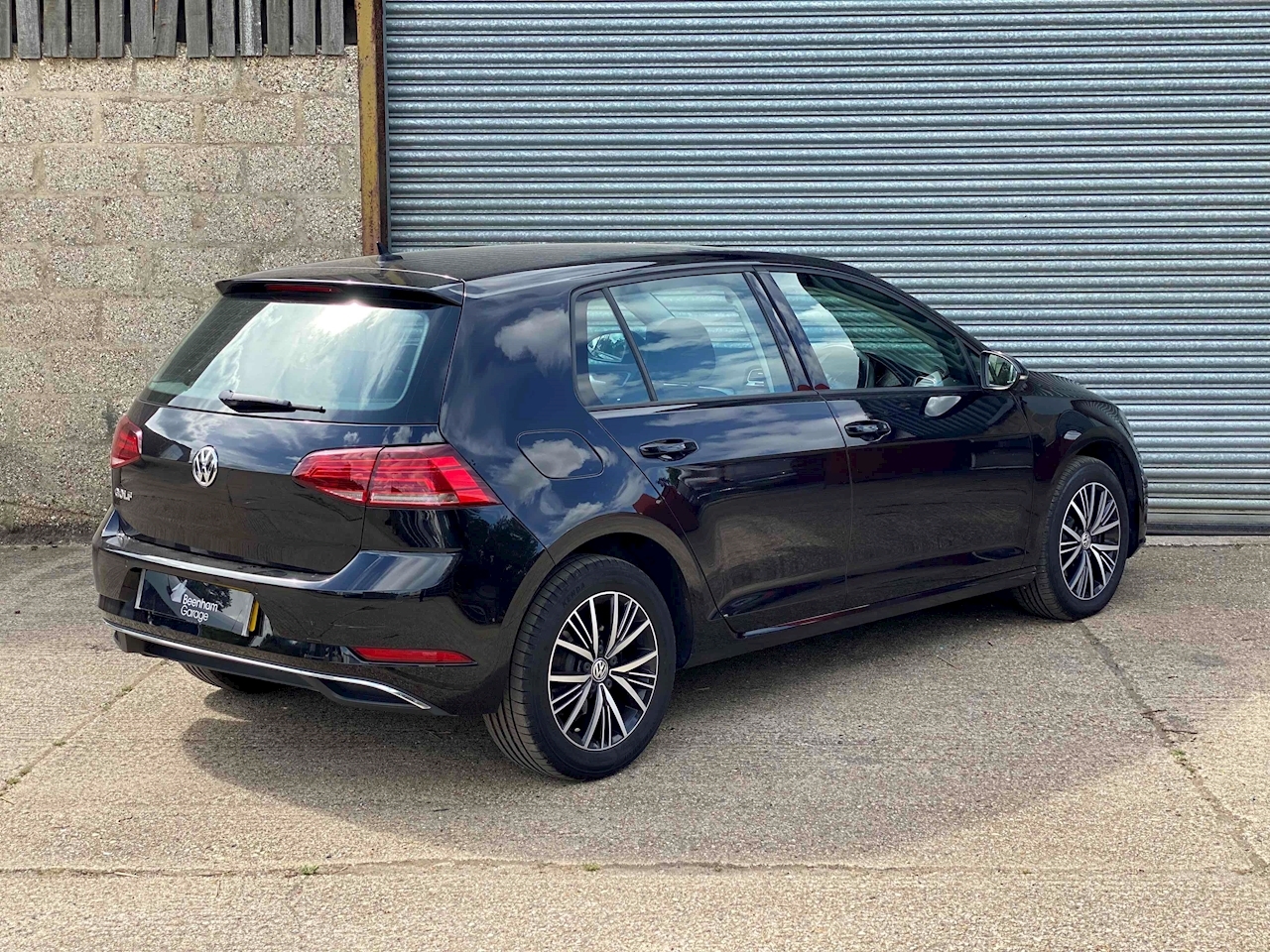 Used 2017 Volkswagen Golf TSI SE Nav For Sale in Berkshire (U2151 ...