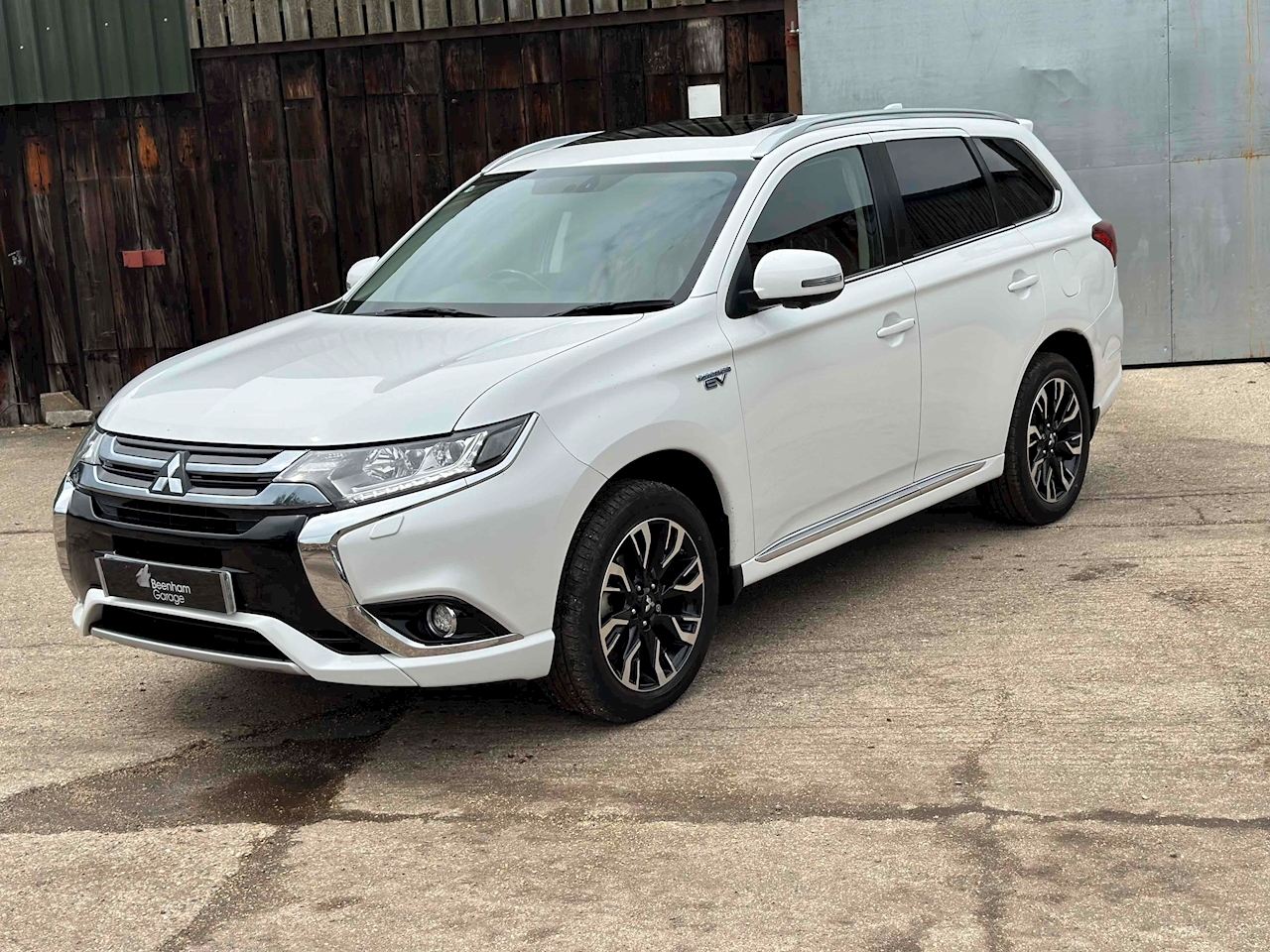 Used 2016 Mitsubishi Outlander h GX5h For Sale in Berkshire (U2185 ...