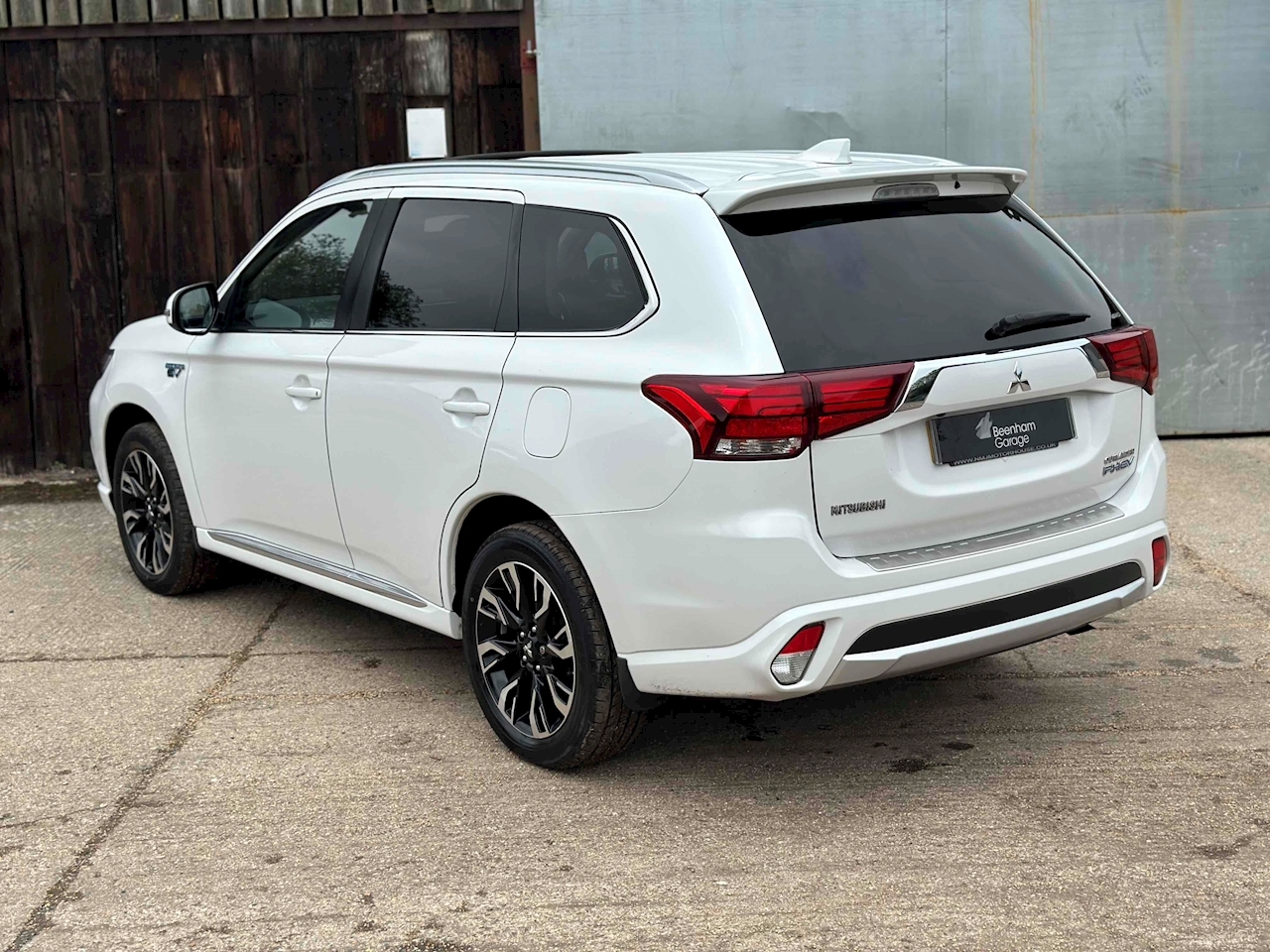 Used 2016 Mitsubishi Outlander h GX5h For Sale in Berkshire (U2185 ...