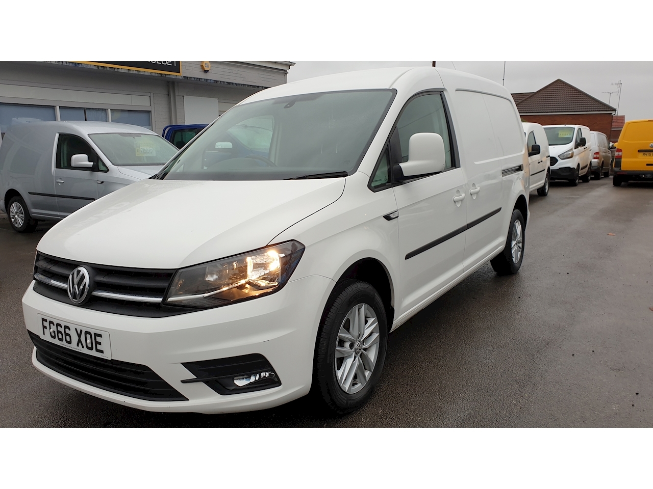 Used 2016 Volkswagen Caddy Maxi C20 Tdi Highline For Sale in Derbyshire ...