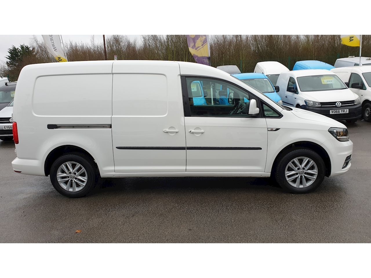 Used 2016 Volkswagen Caddy Maxi C20 Tdi Highline For Sale in Derbyshire ...