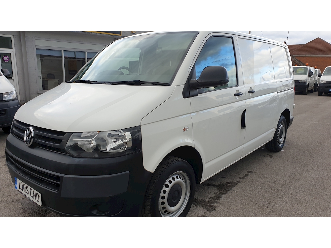 Used 2015 Volkswagen Transporter T26 Startline For Sale in Derbyshire ...