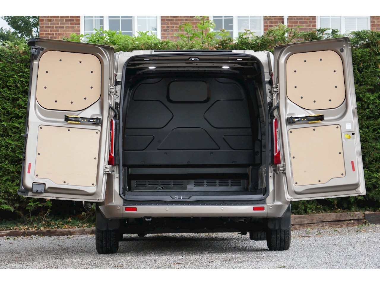 Used 2020 Ford Transit Custom 280 Limited 170ps Manual 2.0 Euro 6 ICE ...