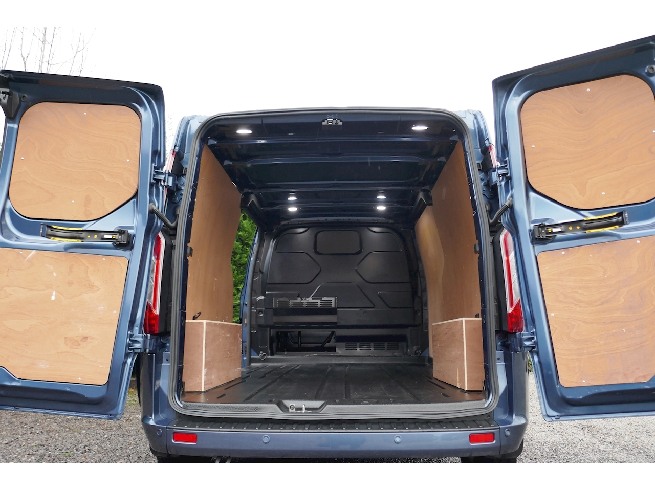 Used 2021 Ford Transit Custom 300 L2 Limited 2.0 130ps Euro 6 Diesel ...