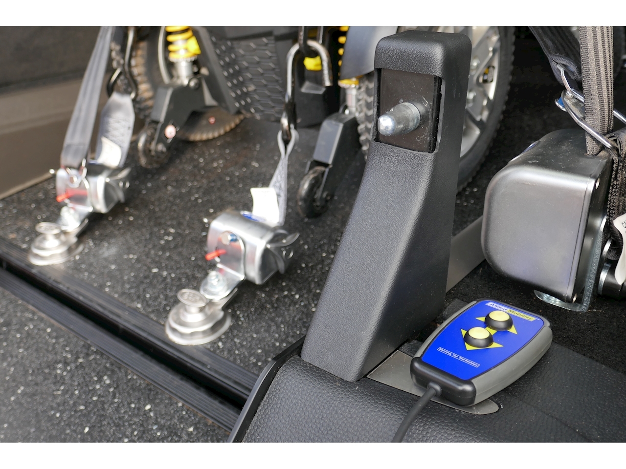Used 2020 Ford Tourneo Custom Allied Independence RS 3+3 WAV Wheelchair ...