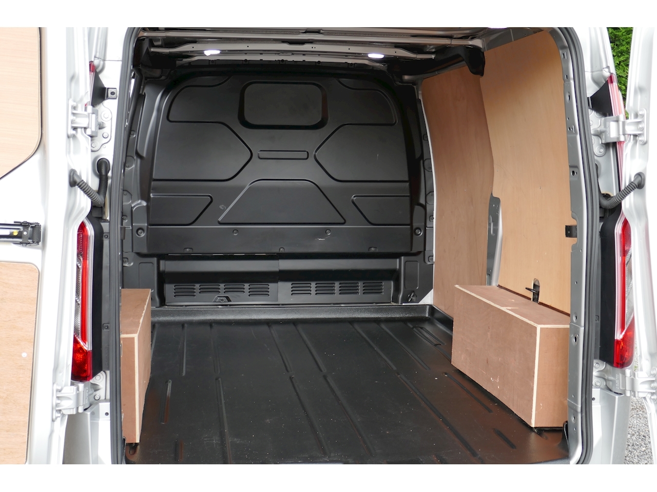 Used 2022 Ford Transit Custom 300 L1 Limited 130ps Euro 6 AUTOMATIC ...