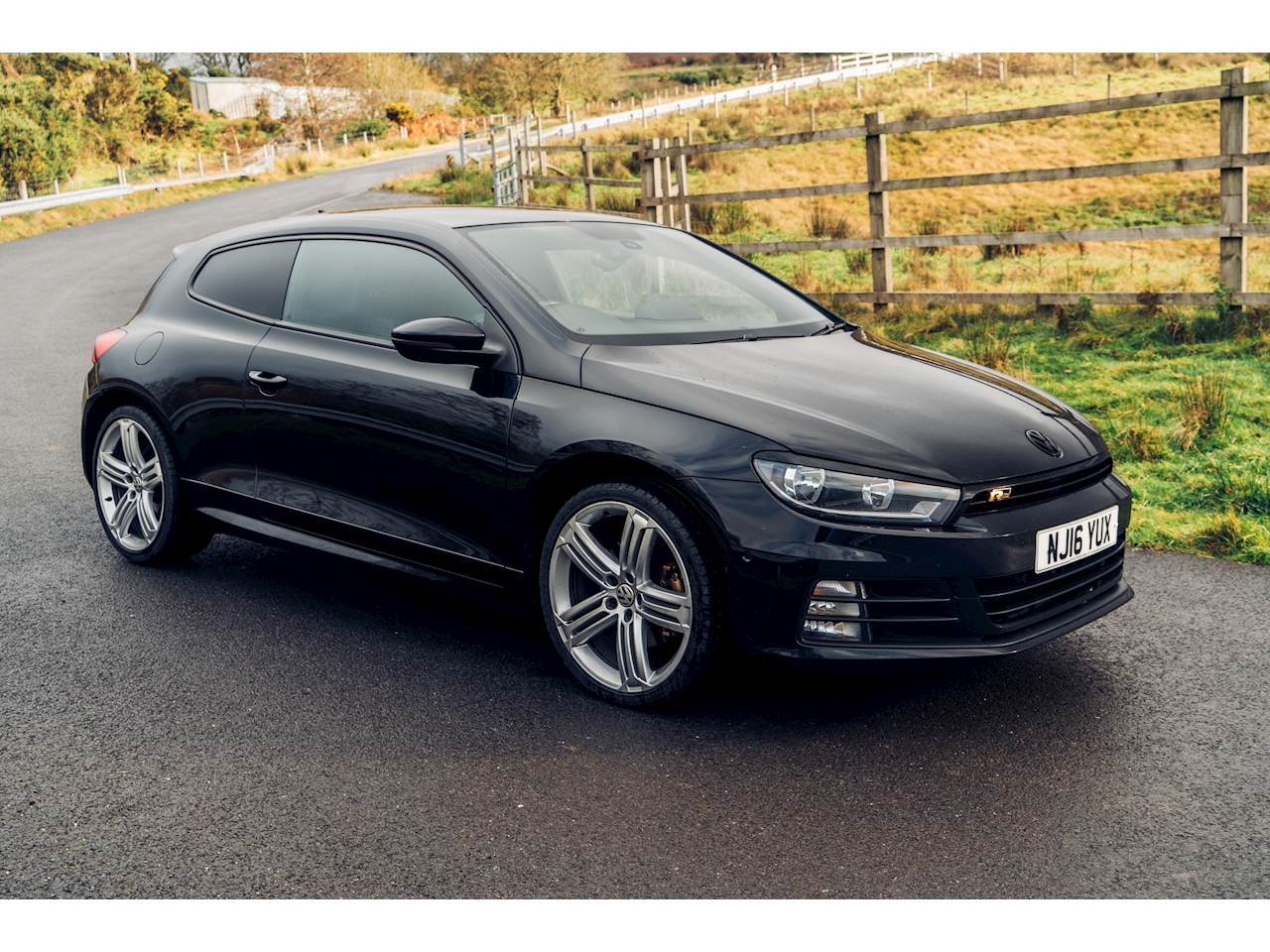 Volkswagen 2.0 TDI BlueMotion Tech R-Line Hatchback 3dr Diesel Manual ...