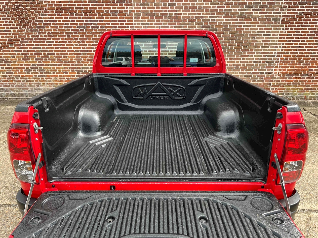 Used 2019 Toyota Hilux D-4D Active For Sale in Norfolk (U2668 ...