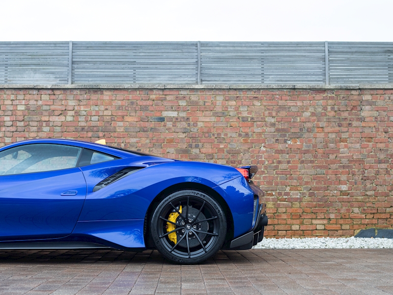 Fotos - Ferrari Pista Spider Blu Elder y Ferrari 488 Pista Blu ...