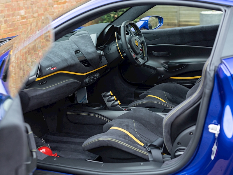 Fotos - Ferrari Pista Spider Blu Elder y Ferrari 488 Pista Blu ...