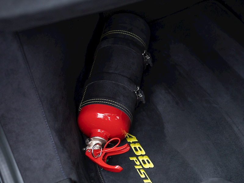 Fotos - Ferrari Pista Spider Blu Elder y Ferrari 488 Pista Blu ...