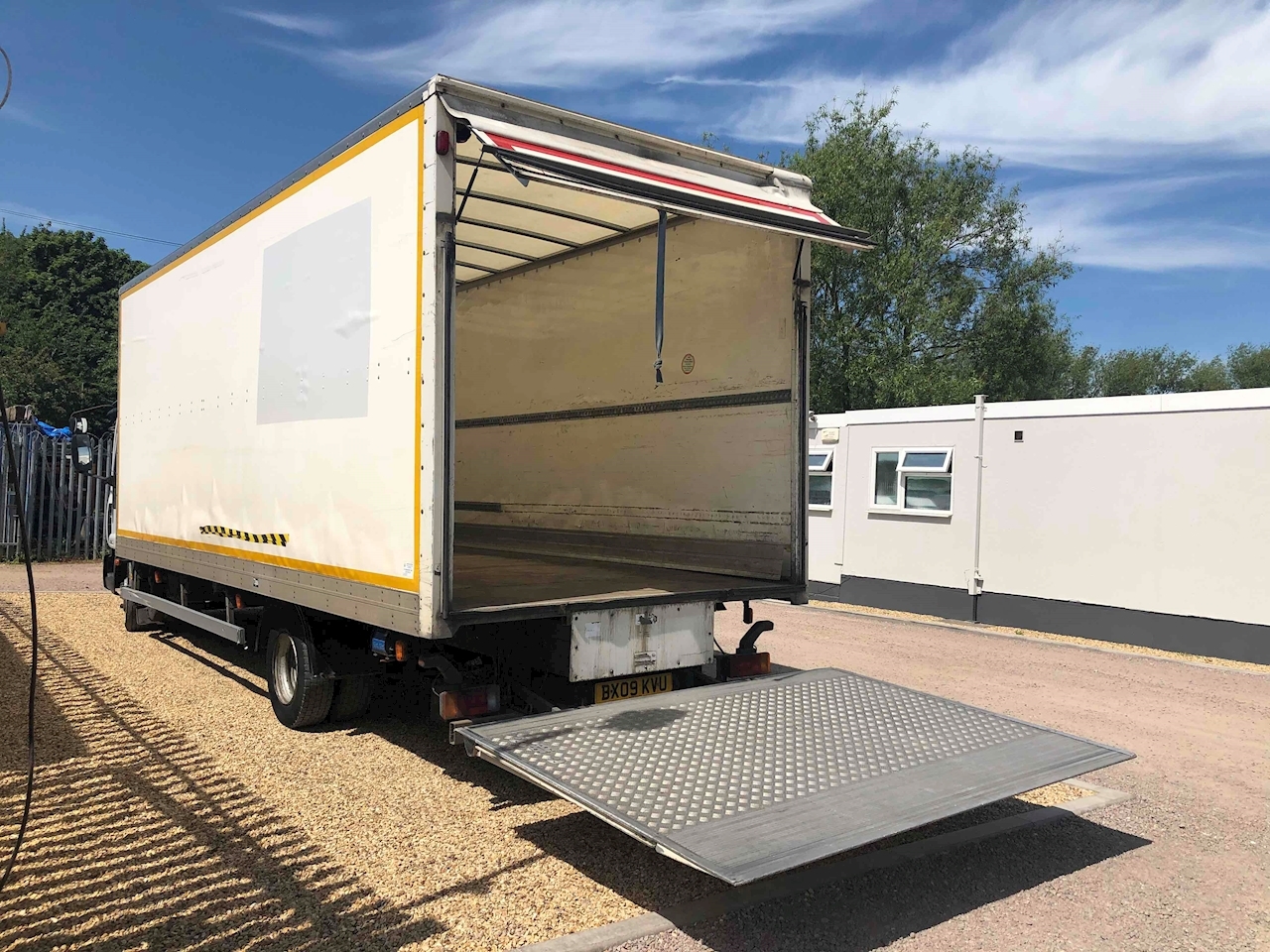 Used 2009 Iveco Eurocargo 75E16s 3.9 160bhp 22ft Box Lorry - Cantilever ...
