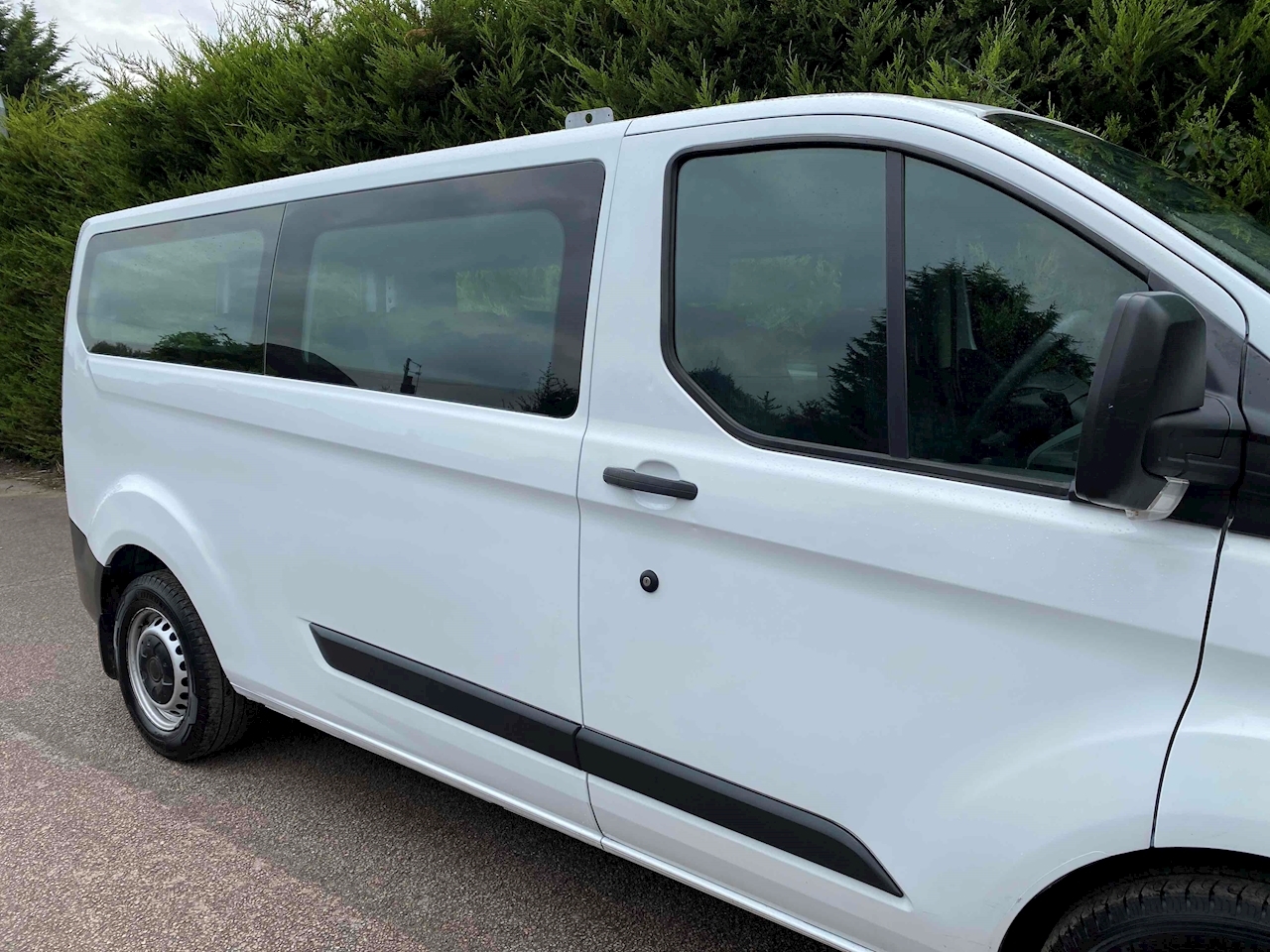 Used 2015 Ford Transit Custom 330 2.2 TDCI LWB L2 MINUBUS MPV 8 SEATS ...