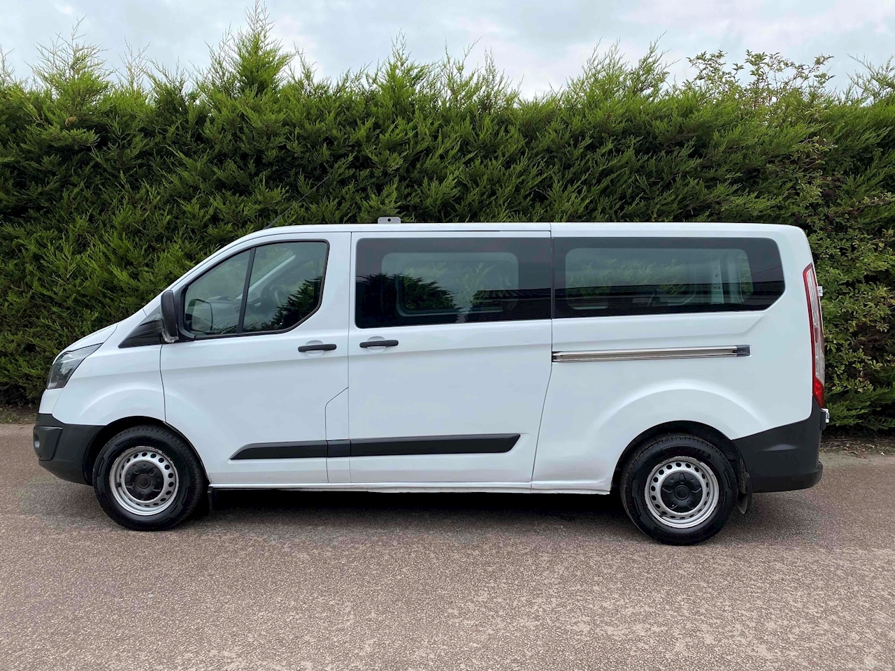 Used 2015 Ford Transit Custom 330 2.2 TDCI LWB L2 MINUBUS MPV 8 SEATS ...