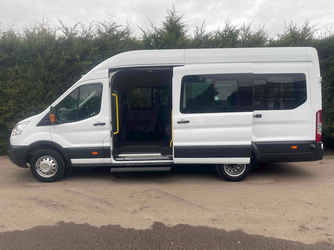 Used 2015 Ford Transit TDCi 460 Trend 2.2 MINIBUS - 17 SEATS - TWIN ...