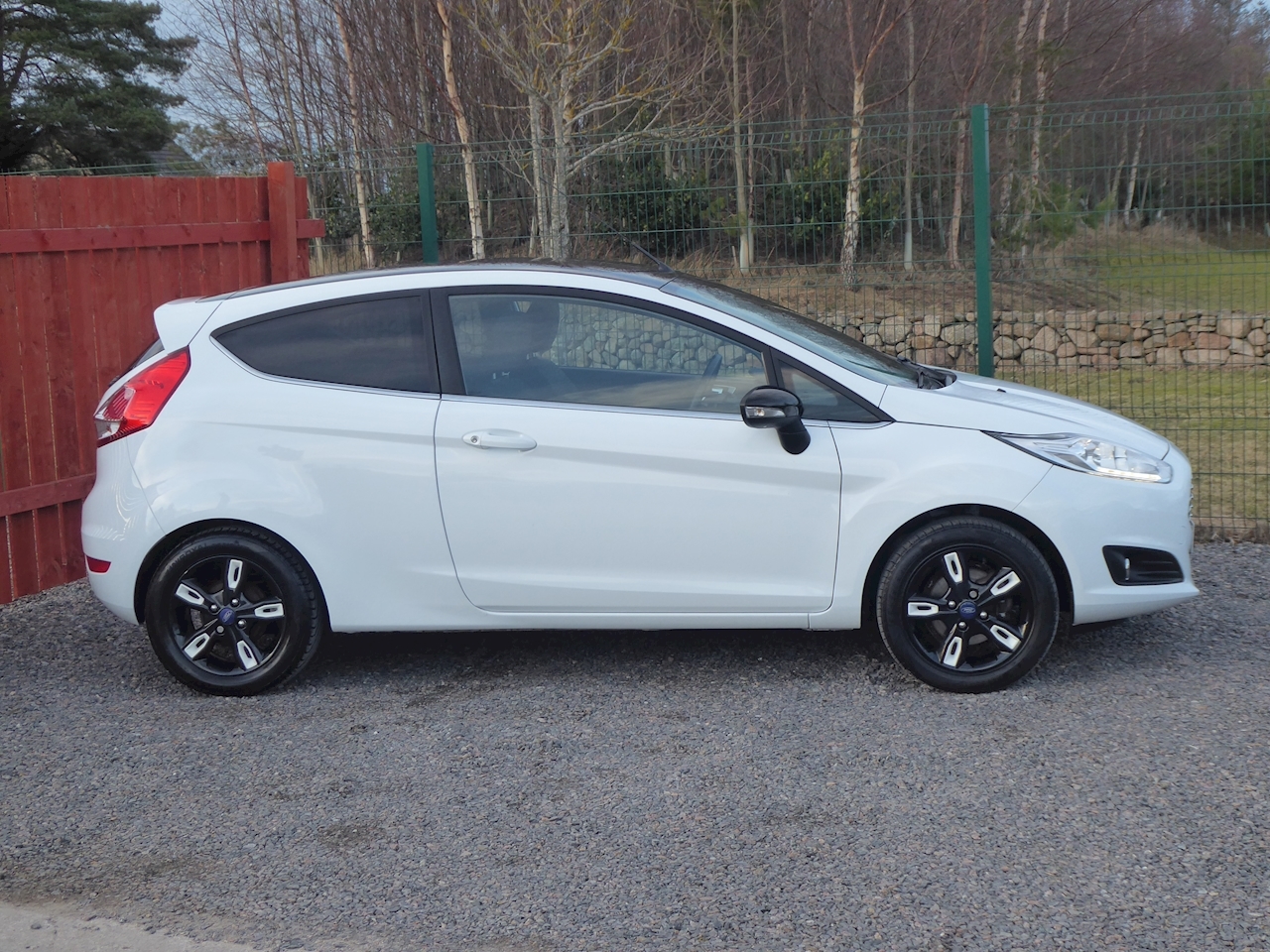 Used 2016 Ford Fiesta Zetec White Edition Autumn For Sale in ...