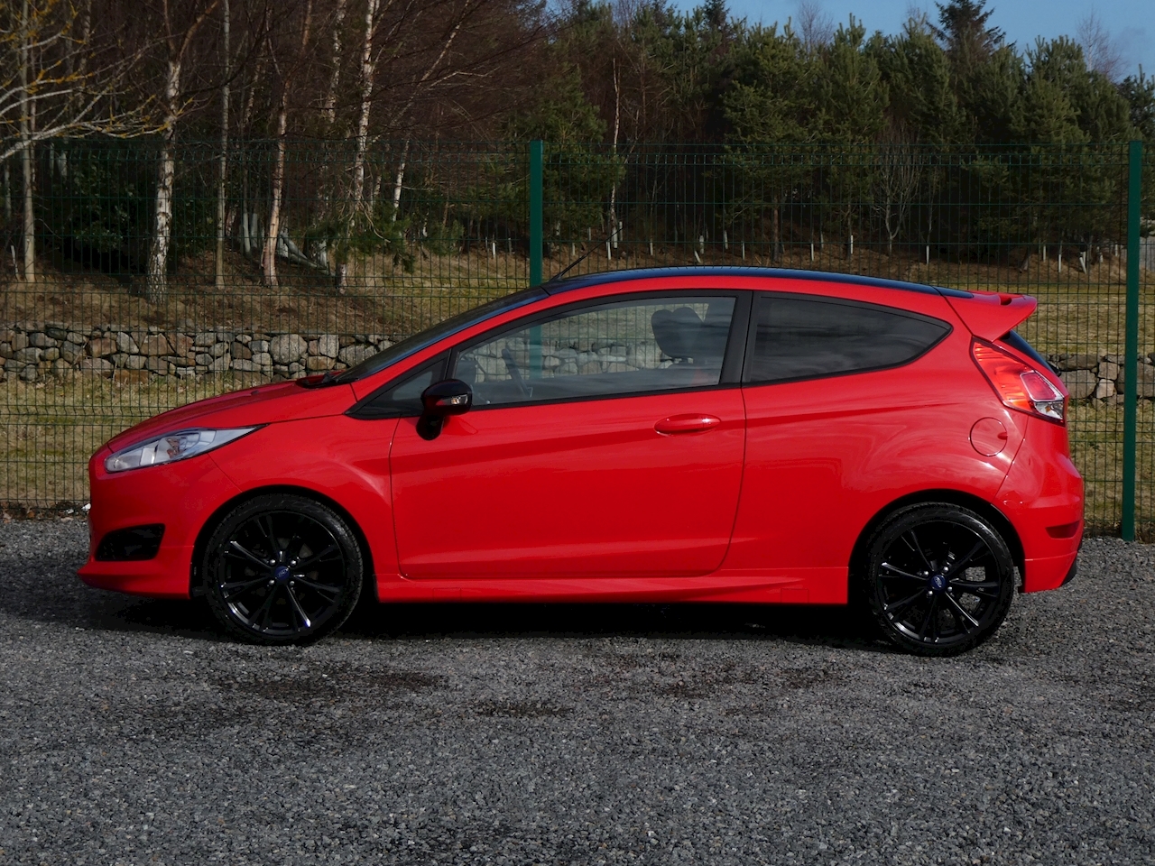 Used 2014 Ford Fiesta 1.0 EcoBoost Zetec S Red Edition For Sale in ...