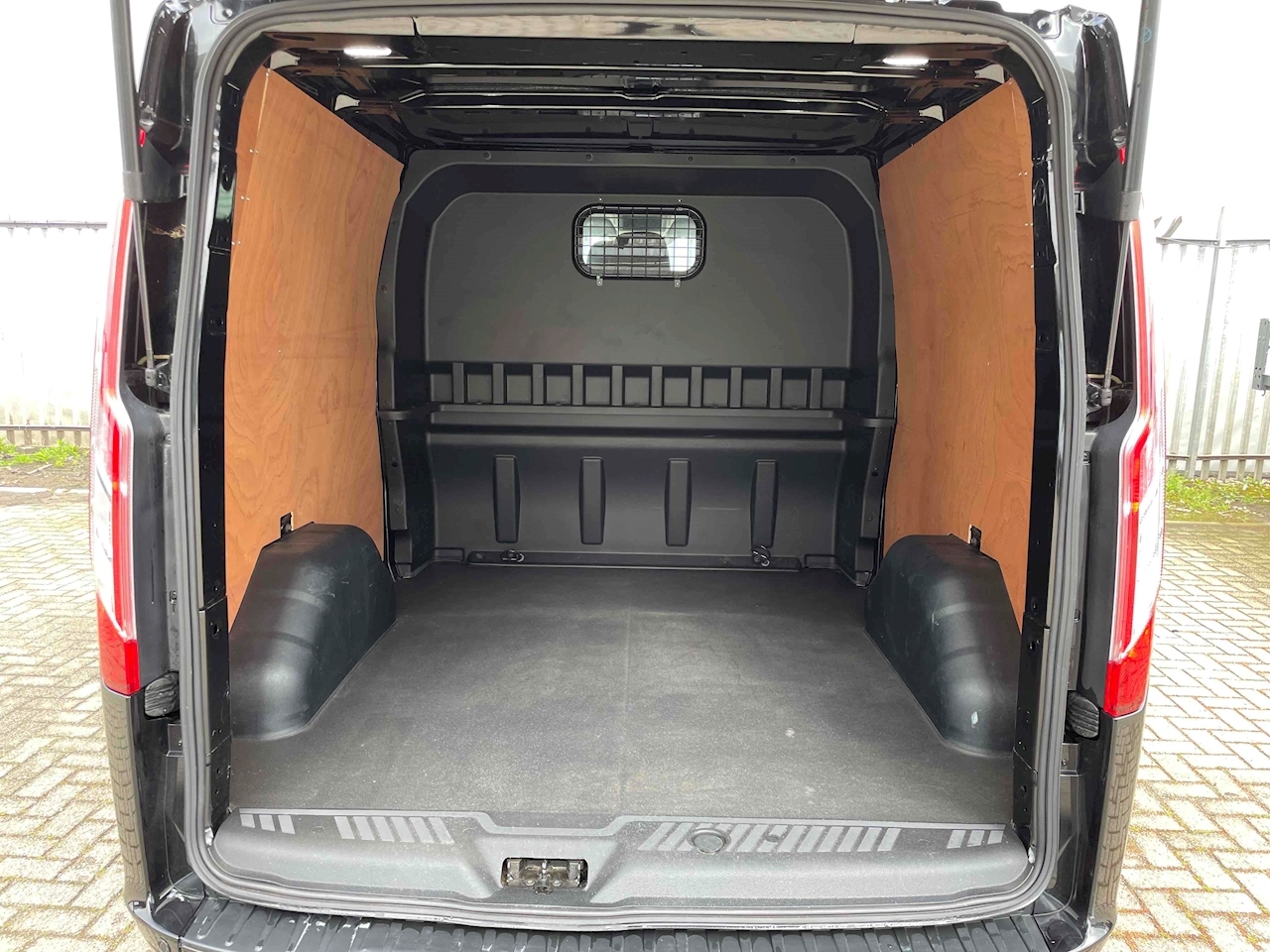 Used 2020 Ford Transit Custom 320 320 EcoBlue Limited For Sale in ...