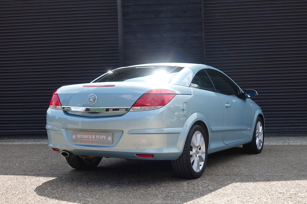 Used 2009 Vauxhall Astra 1.8 Twin Top Design 5 Speed Manual For Sale in ...