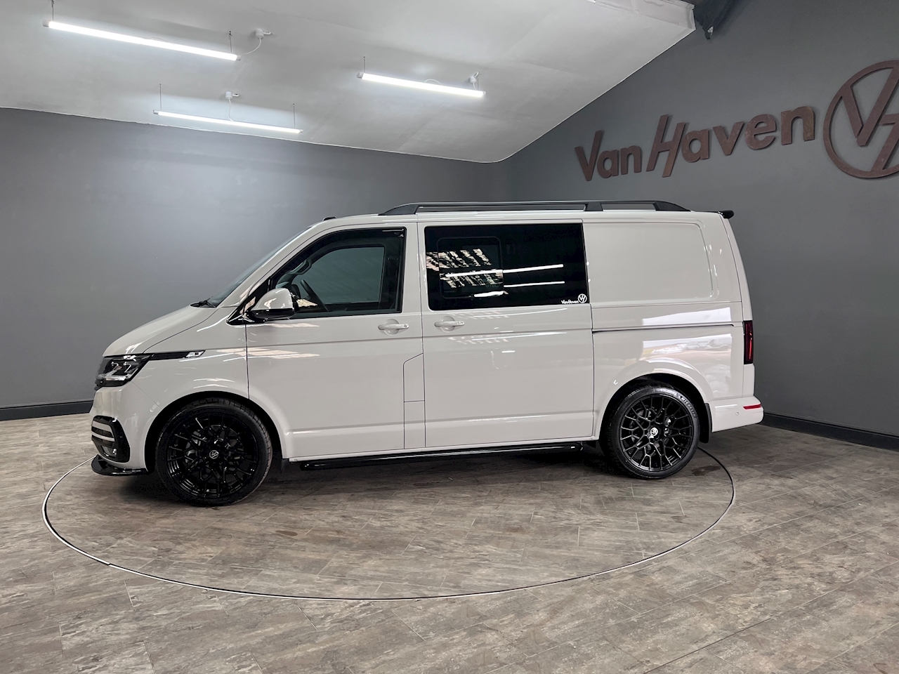 New 2022 Volkswagen T32 Tdi Kombi Highline Bmt Window Van 2.0 Semi Auto ...