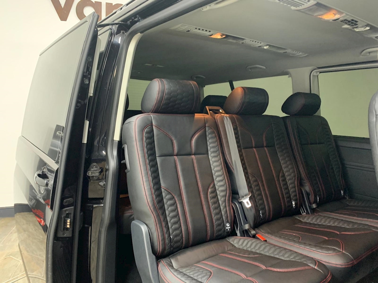 Used 2019 Volkswagen Transporter Shuttle SE Shuttle LWB 2.0 DSG Diesel ...