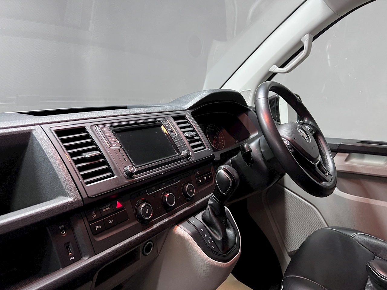 Used 2017 Volkswagen T32 BlueMotion Tech Highline Crew Van 5dr 2.0 ...