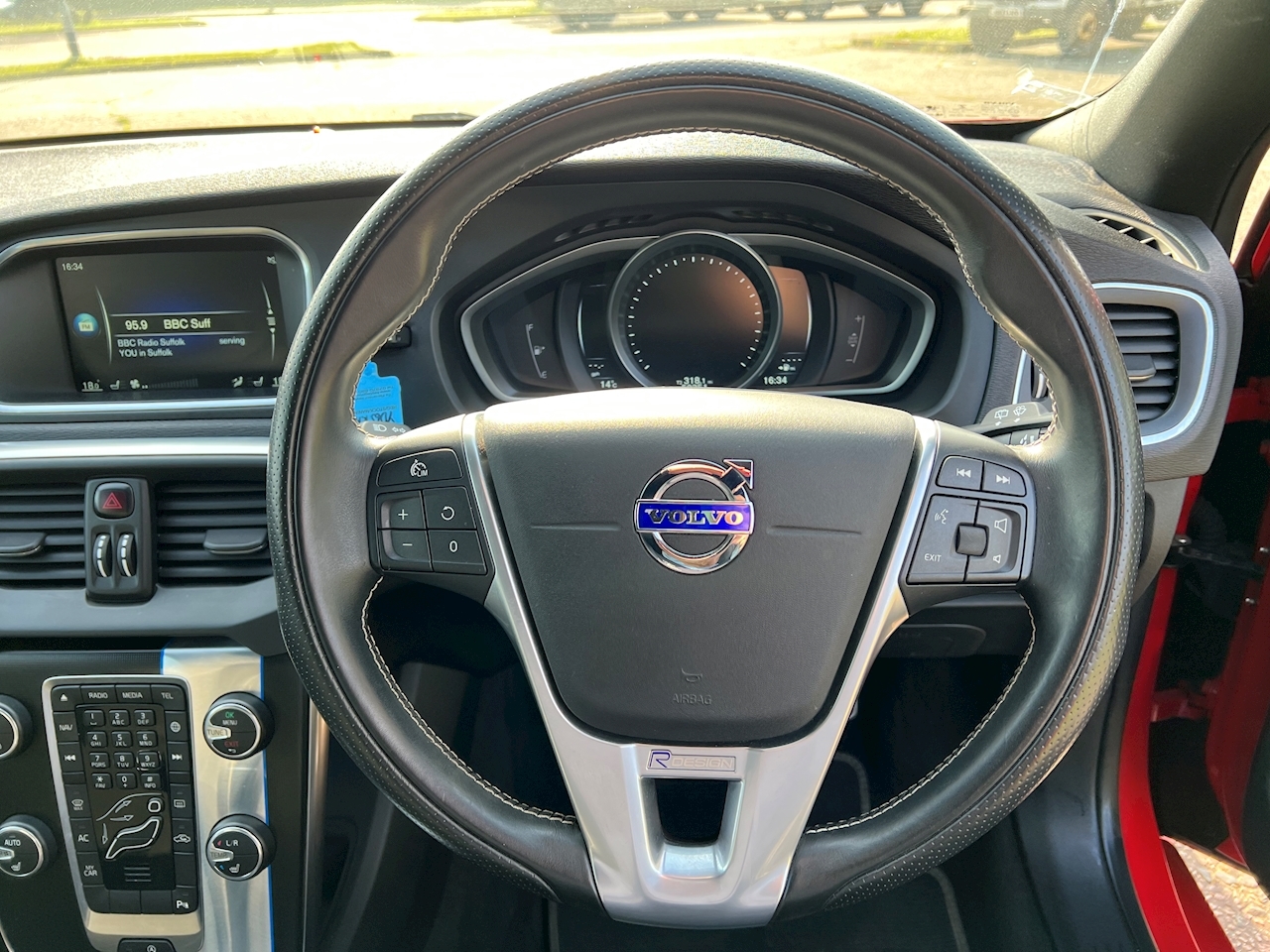 Used 2015 Volvo V40 T3 R-Design Nav For Sale in Suffolk (U10830 ...