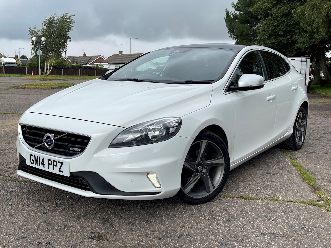 Used 2014 Volvo V40 D2 R-Design Nav For Sale in Suffolk (U11015 ...