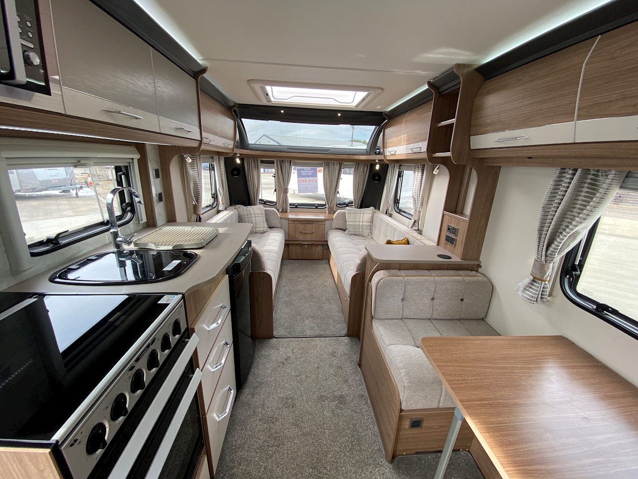 Used Coachman VIP 2019 520 For Sale in Essex (U1694) | Cranham ...