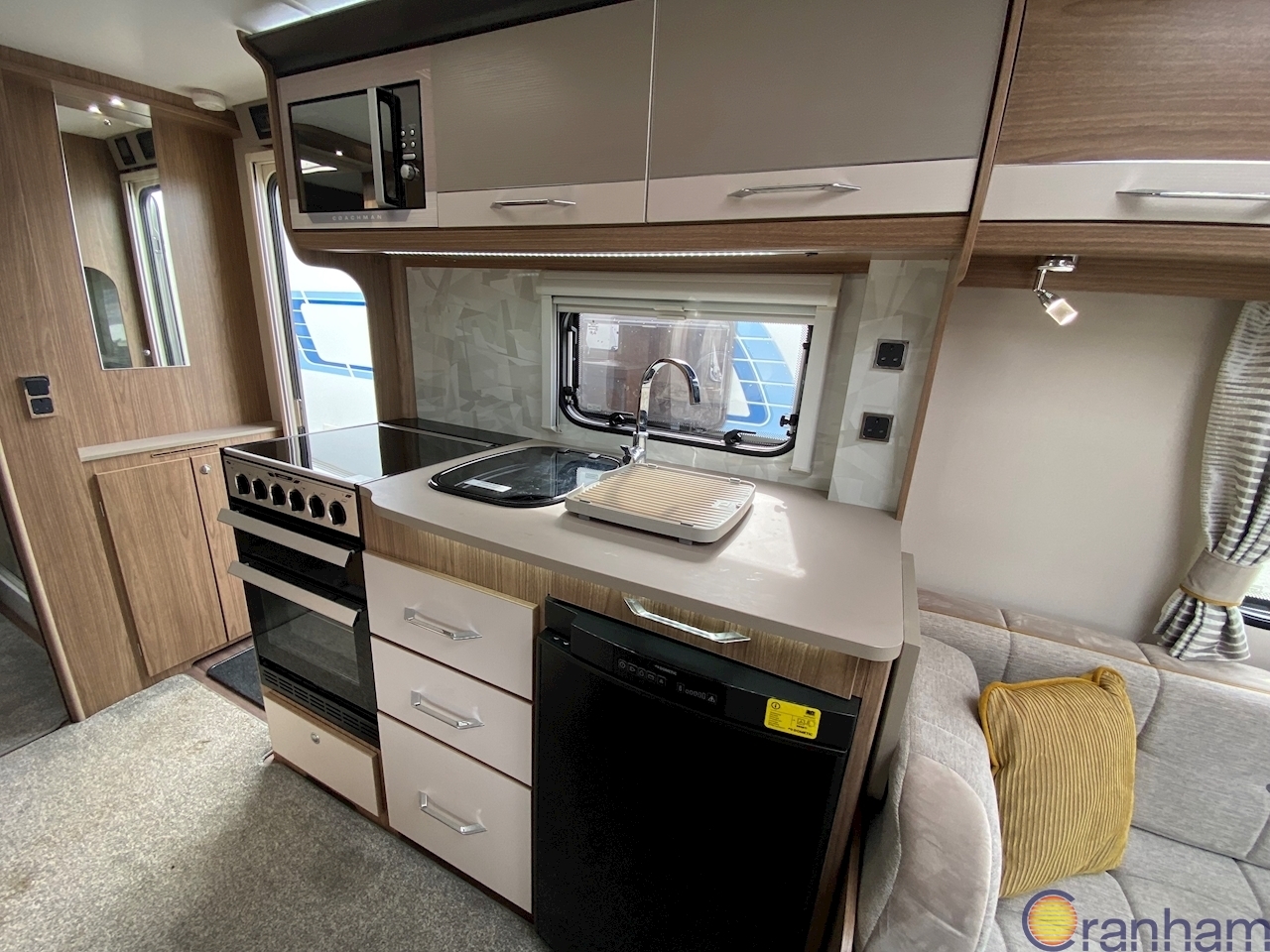 Used Coachman VIP 2019 520 For Sale in Essex (U1694) | Cranham ...