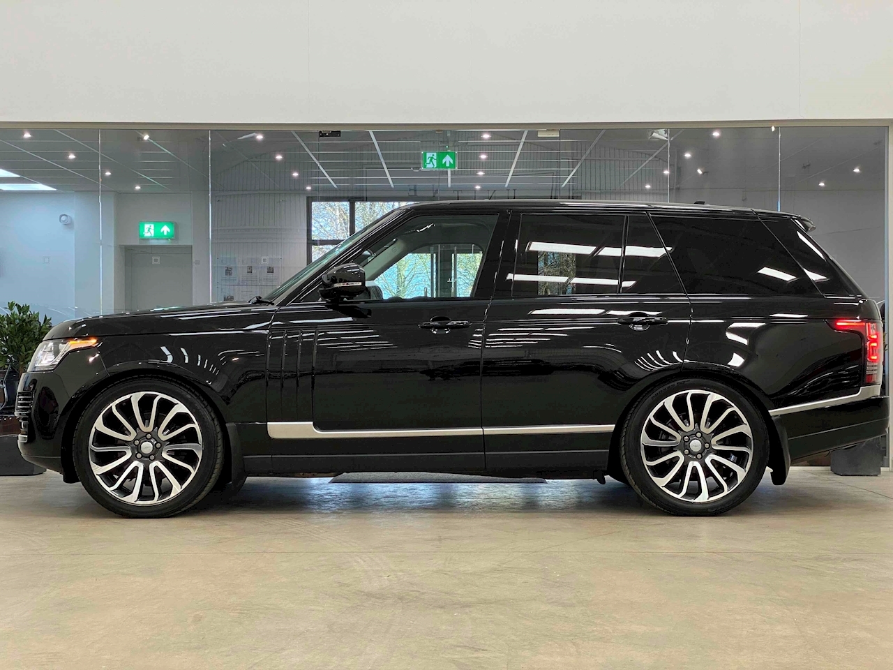 Used 2016 Land Rover Range Rover Tdv6 Vogue For Sale in West Sussex ...