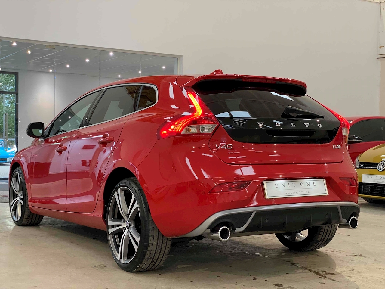Used 2018 Volvo V40 D4 R-Design Pro For Sale in West Sussex (U562 ...