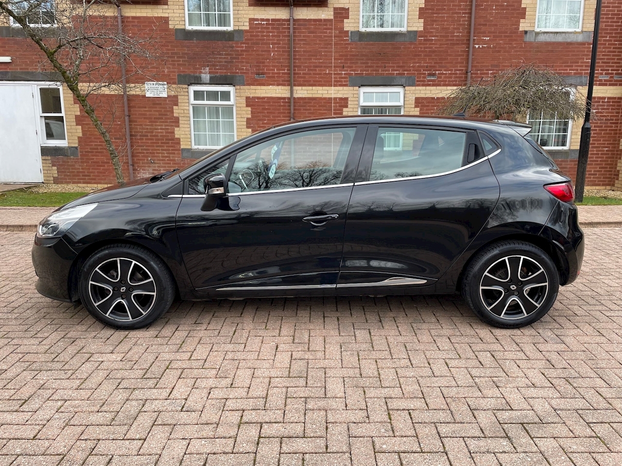 Used 2013 Renault Clio TCe Dynamique S MediaNav For Sale in Mid ...