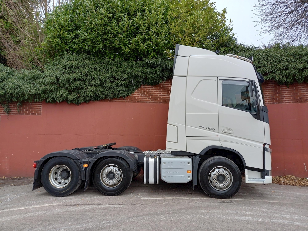 Used 2020 VOLVO FH 500bhp Globetrotter Cab 6x2 Mid Lift Pusher For Sale ...