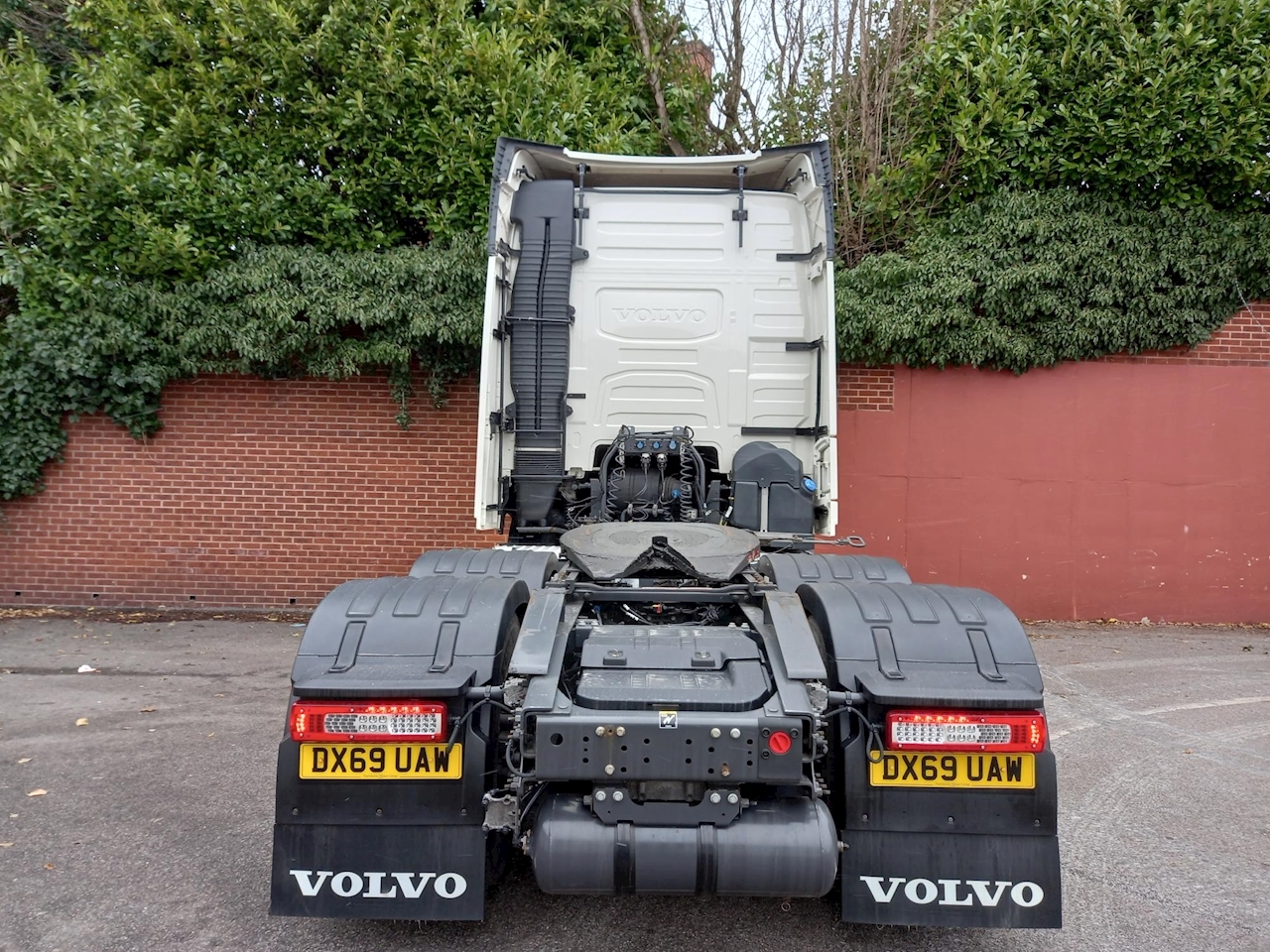 Used 2020 VOLVO FH 500bhp Globetrotter Cab 6x2 Mid Lift Pusher For Sale ...