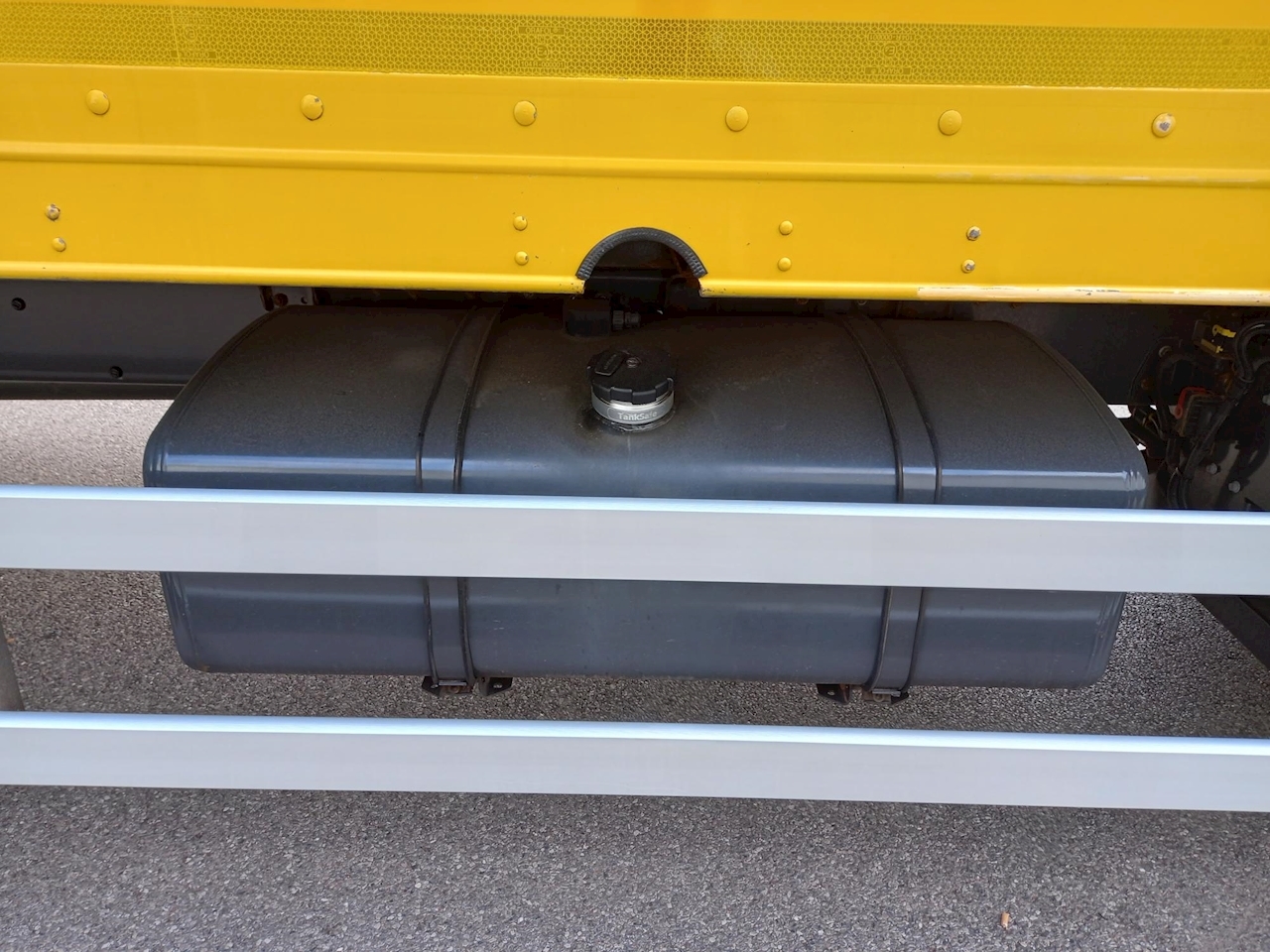 Used 2018 Volvo FL 250bhp 4x2 BOX BODY COMFORT CAB TUCKAWAY TAIL LIFT ...