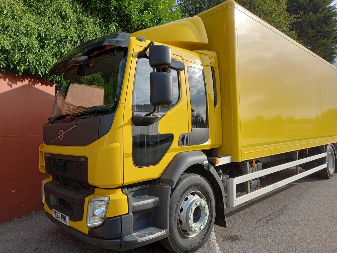 Used 2018 Volvo FL 250bhp 4x2 BOX BODY COMFORT CAB TUCKAWAY TAIL LIFT ...