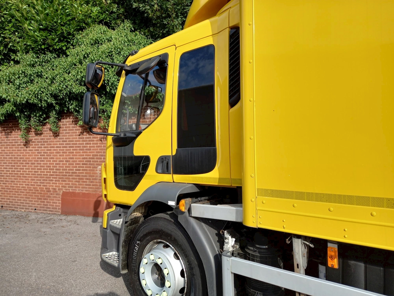 Used 2018 Volvo FL 250bhp 4x2 BOX BODY COMFORT CAB TUCKAWAY TAIL LIFT ...