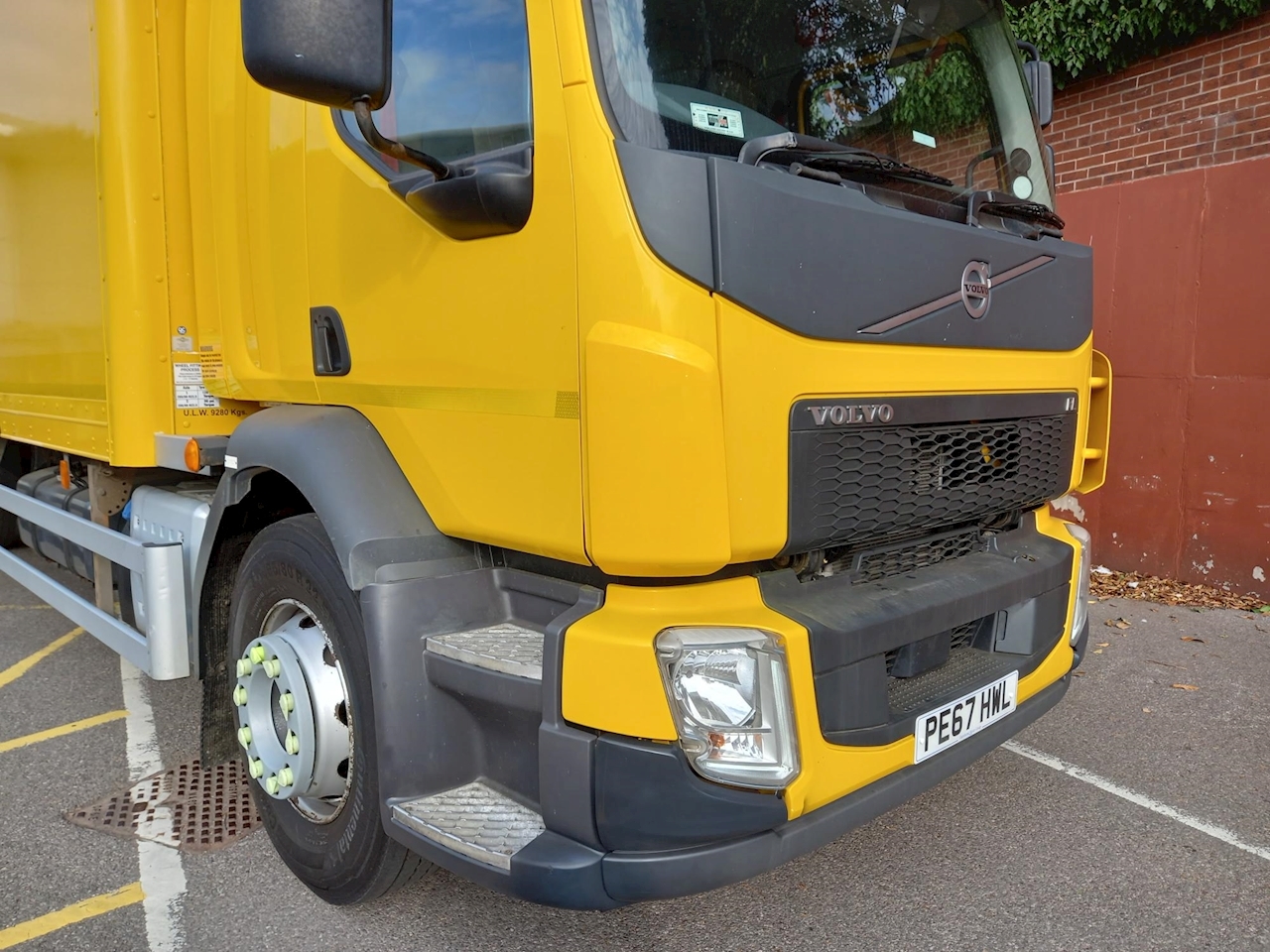 Used 2018 Volvo FL 250bhp 4x2 BOX BODY COMFORT CAB TUCKAWAY TAIL LIFT ...