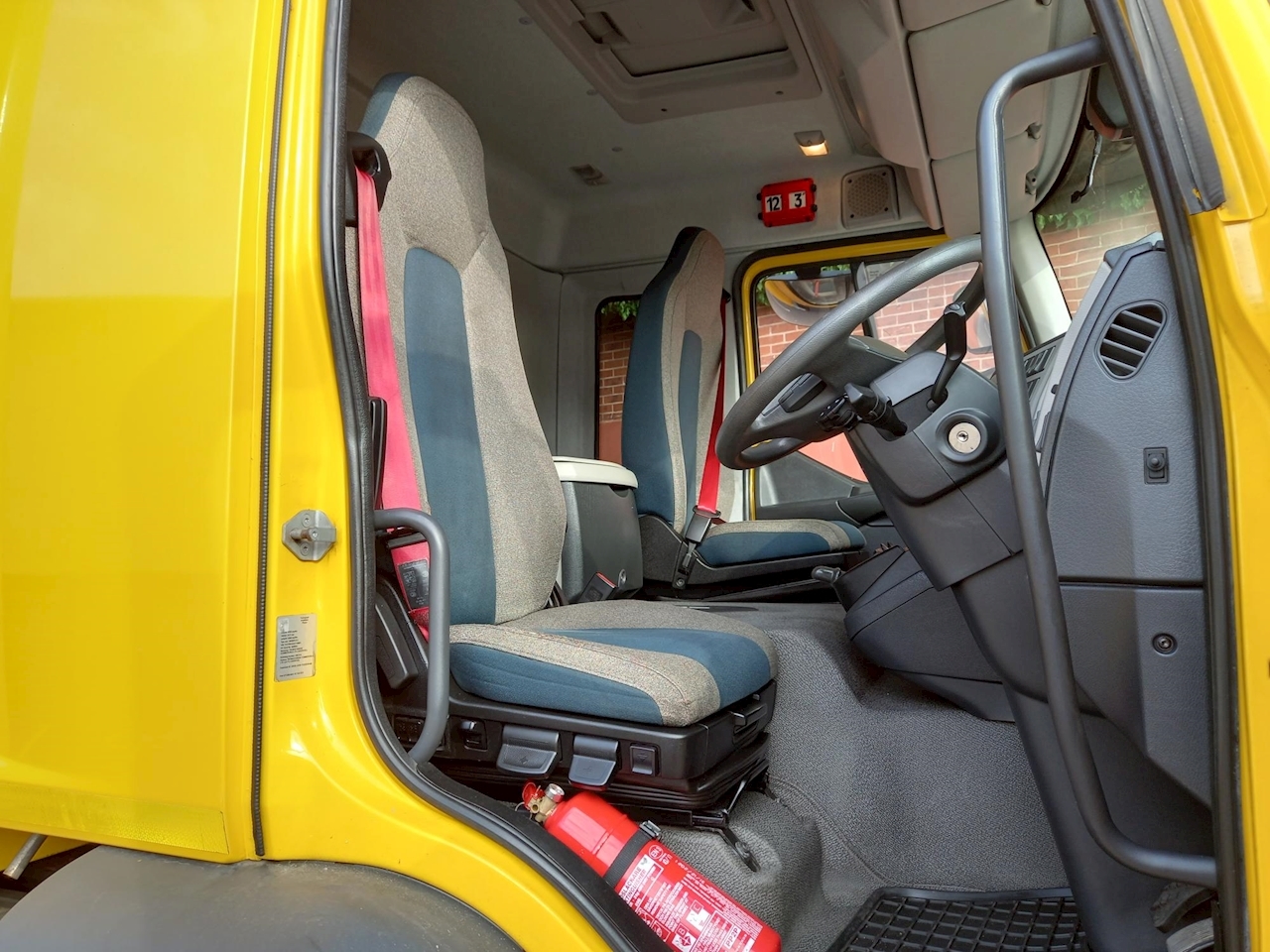 Used 2018 Volvo FL 250bhp 4x2 BOX BODY COMFORT CAB TUCKAWAY TAIL LIFT ...