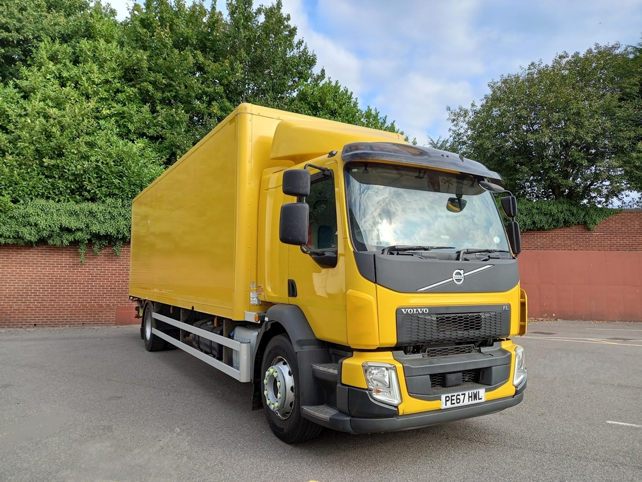 Used 2018 Volvo FL 250bhp 4x2 BOX BODY COMFORT CAB TUCKAWAY TAIL LIFT ...