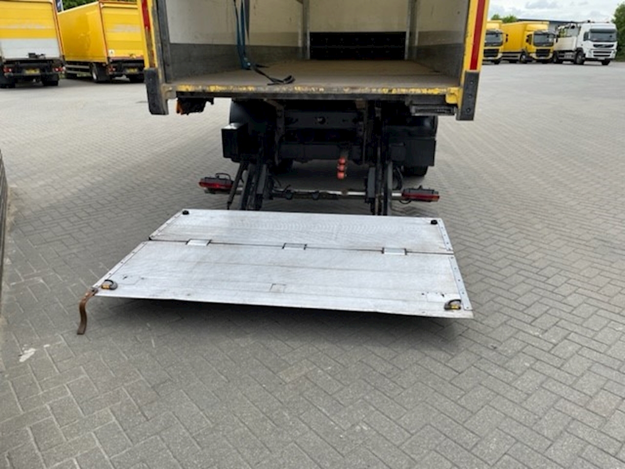 Used 2018 Volvo FL 250bhp 4x2 BOX BODY COMFORT CAB TUCKAWAY TAIL LIFT ...