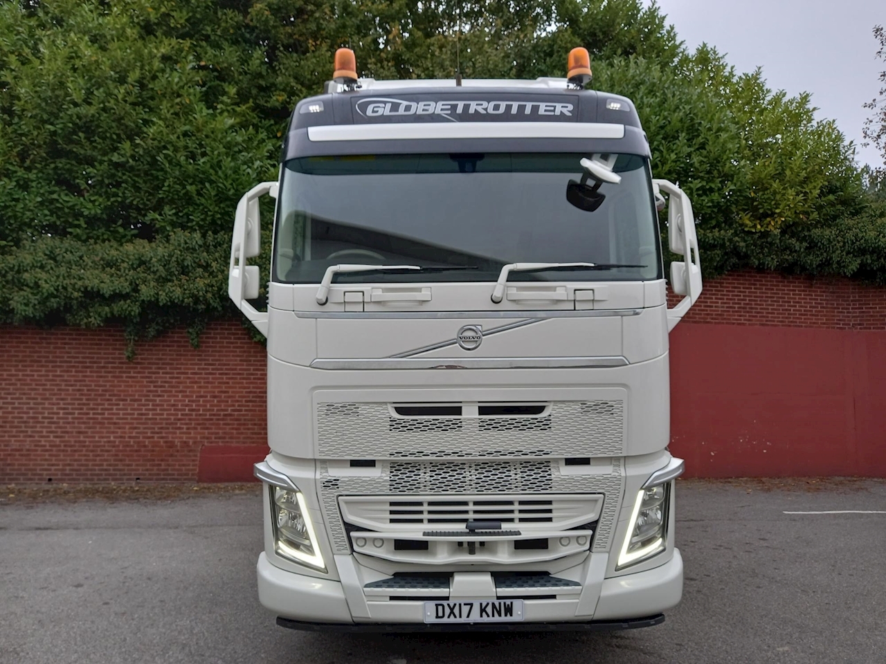 Used 2017 Volvo FH 500 bhp 6x2 TAG AXLE GLOBETROTTER CAB TIPPING AND ...