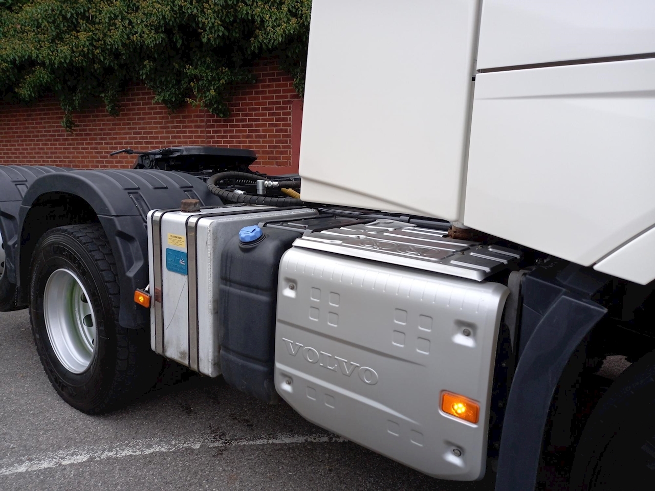 Used 2017 Volvo FH 500 bhp 6x2 TAG AXLE GLOBETROTTER CAB TIPPING AND ...