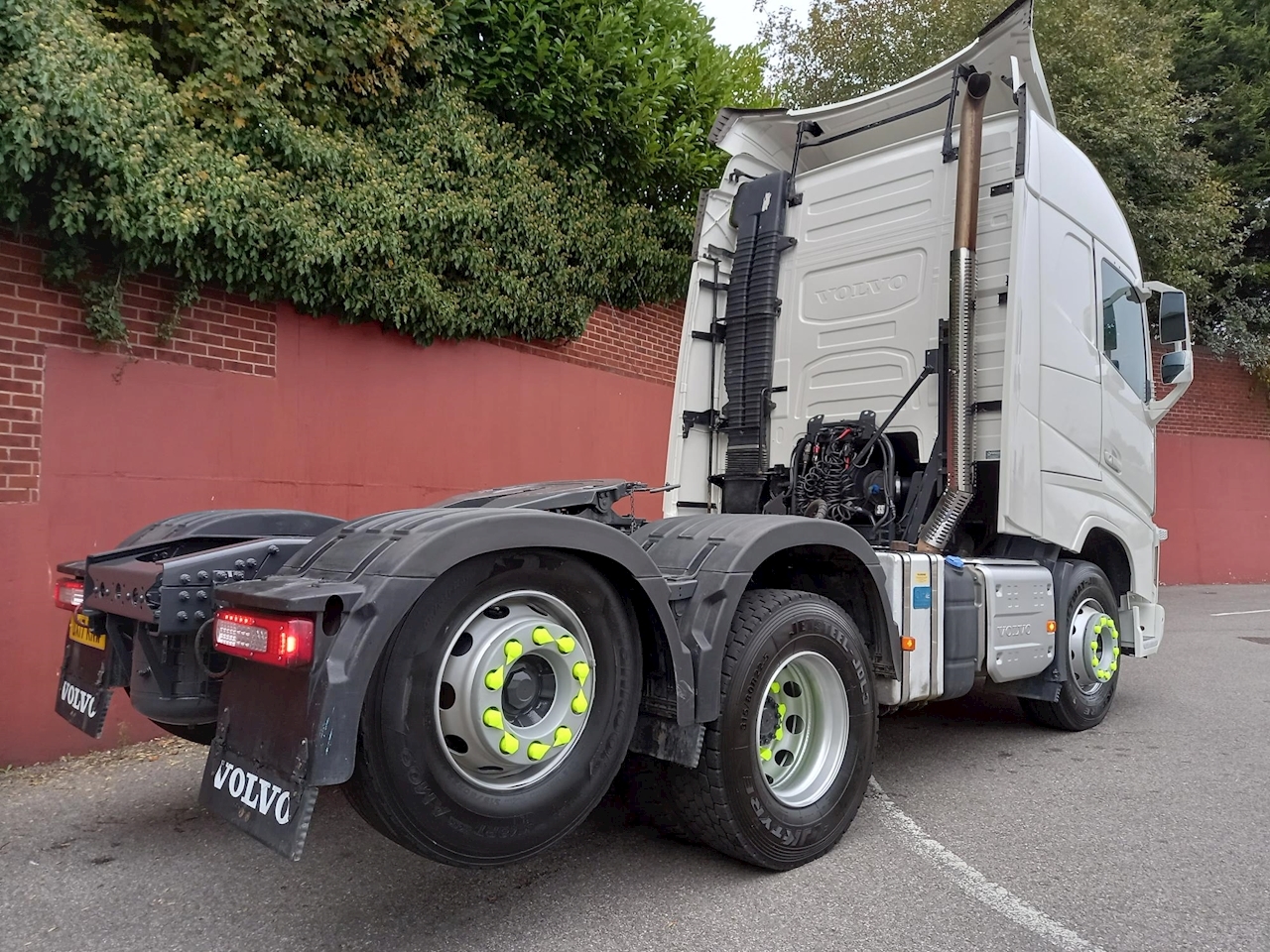 Used 2017 Volvo FH 500 bhp 6x2 TAG AXLE GLOBETROTTER CAB TIPPING AND ...