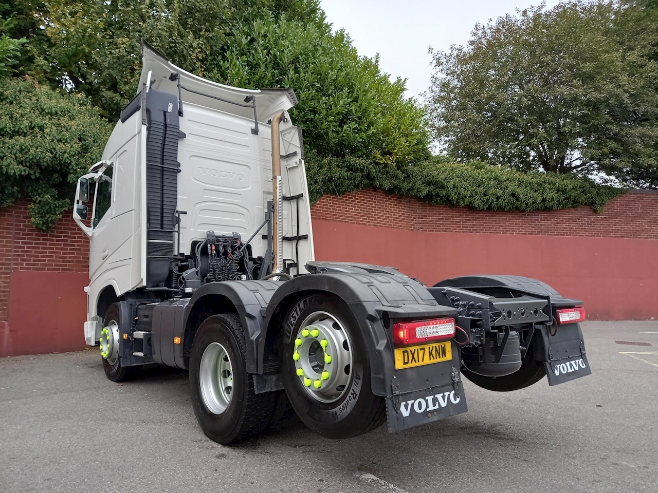 Used 2017 Volvo FH 500 bhp 6x2 TAG AXLE GLOBETROTTER CAB TIPPING AND ...