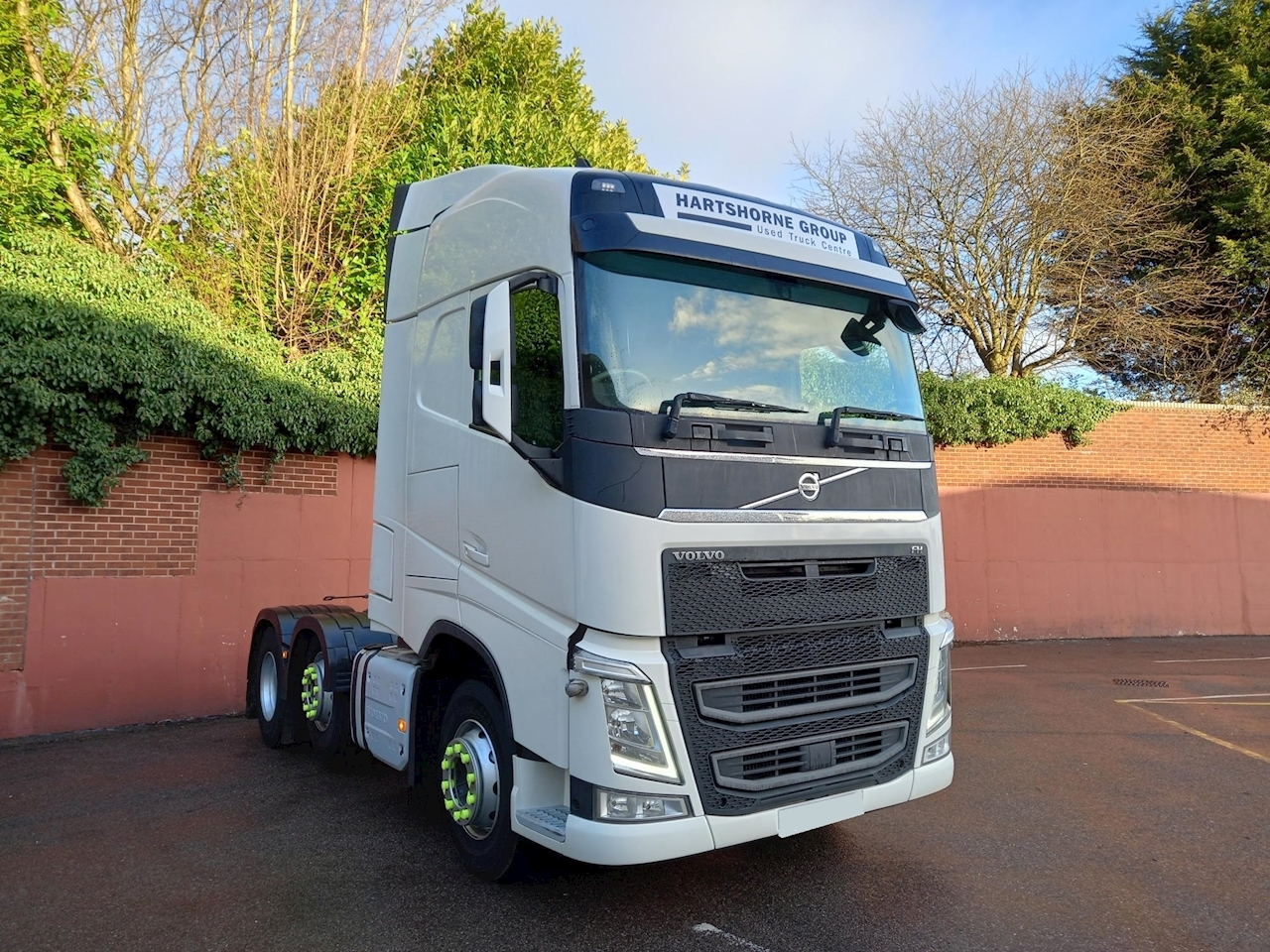 Used 2016 VOLVO FH 500bhp GLOBETROTTER CAB 6X2 MID LIFT PUSHER For Sale ...