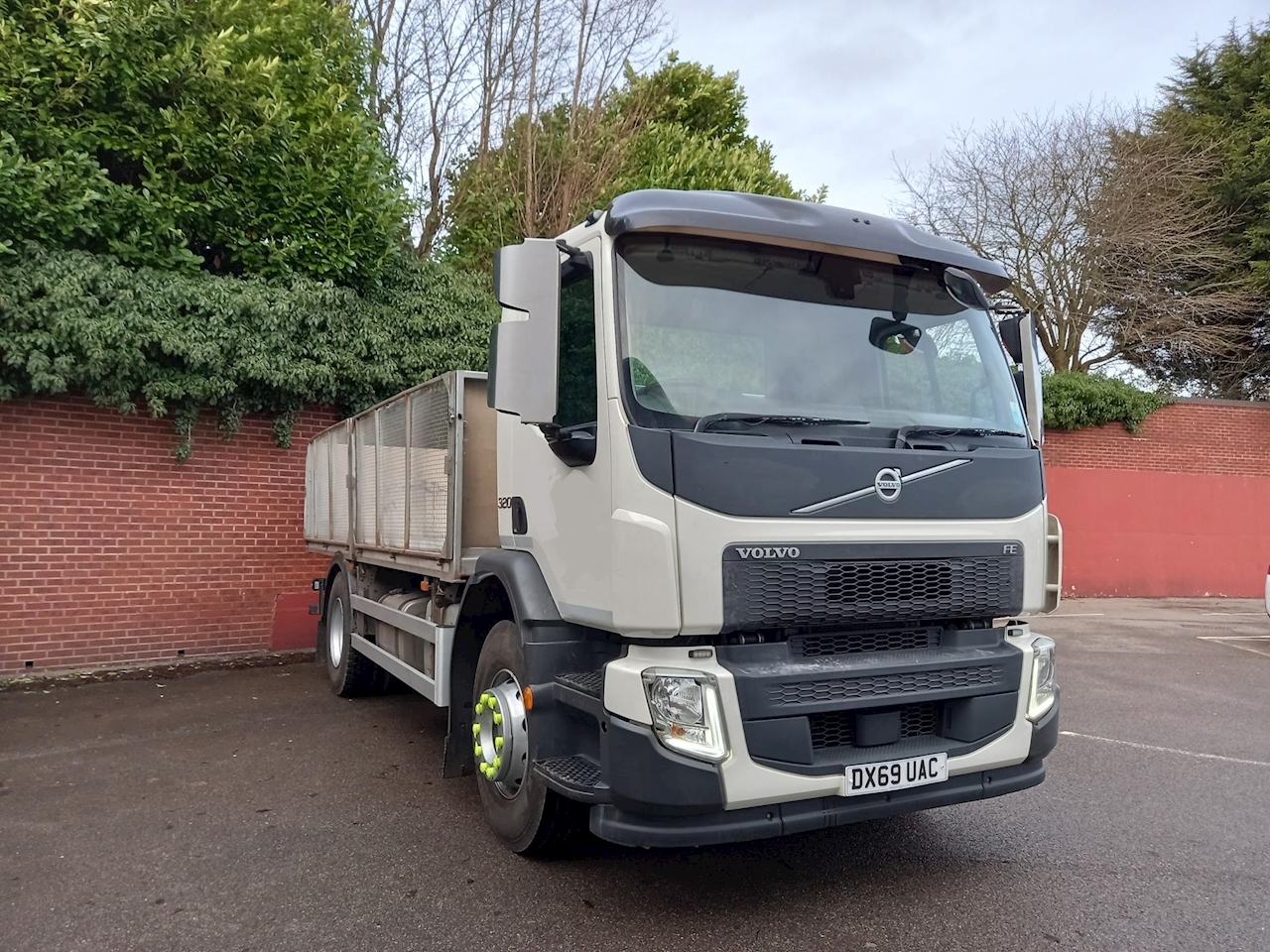 Used 2019 VOLVO FE 320bhp 4X2 DROPSIDE BODY RIGID WITH MOFFETT ...