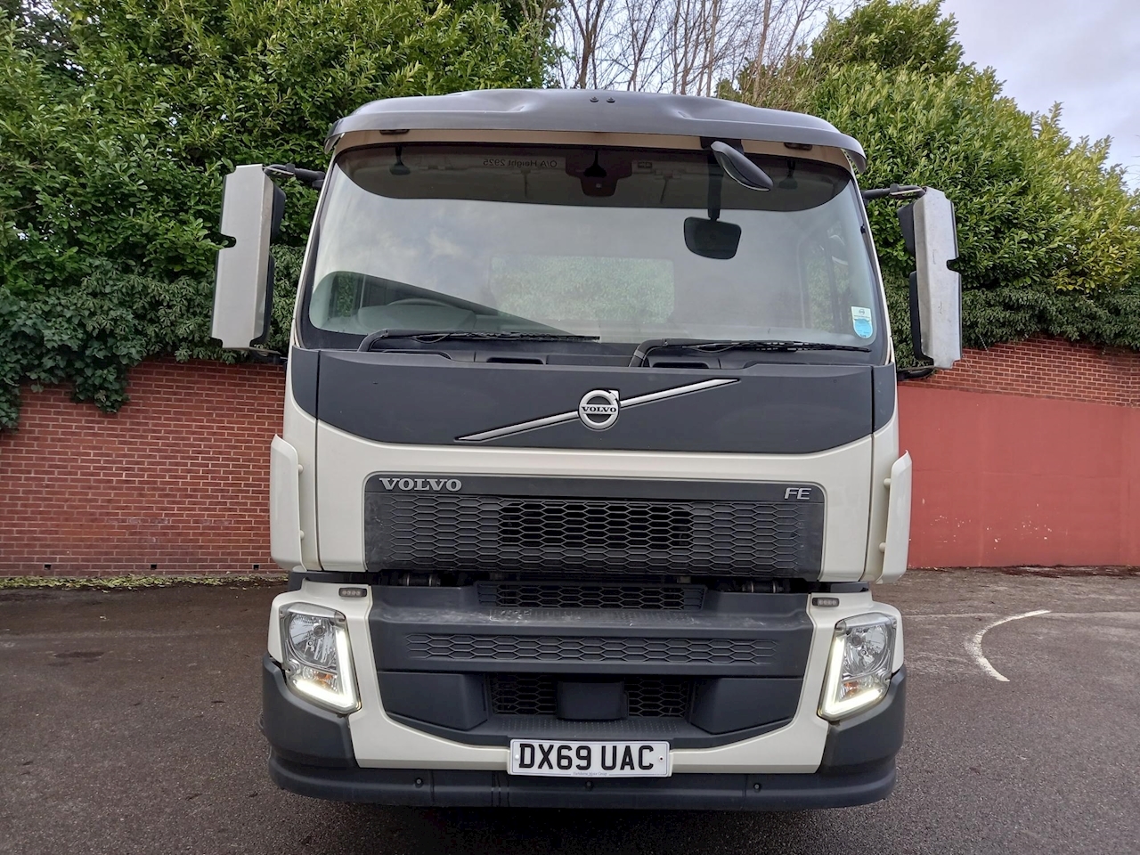 Used 2019 VOLVO FE 320bhp 4X2 DROPSIDE BODY RIGID WITH MOFFETT ...