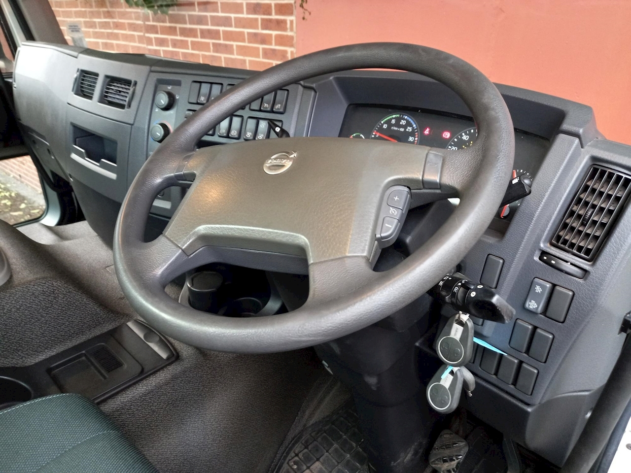 Used 2019 VOLVO FE 320bhp 4X2 DROPSIDE BODY RIGID WITH MOFFETT ...